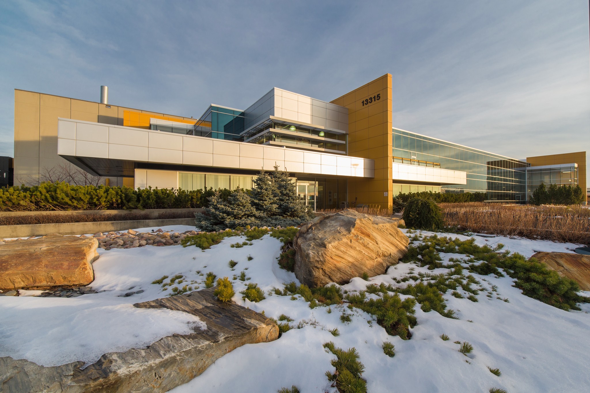 EDL Building Solutions / Serving 900+ facilities in Edmonton, AB
