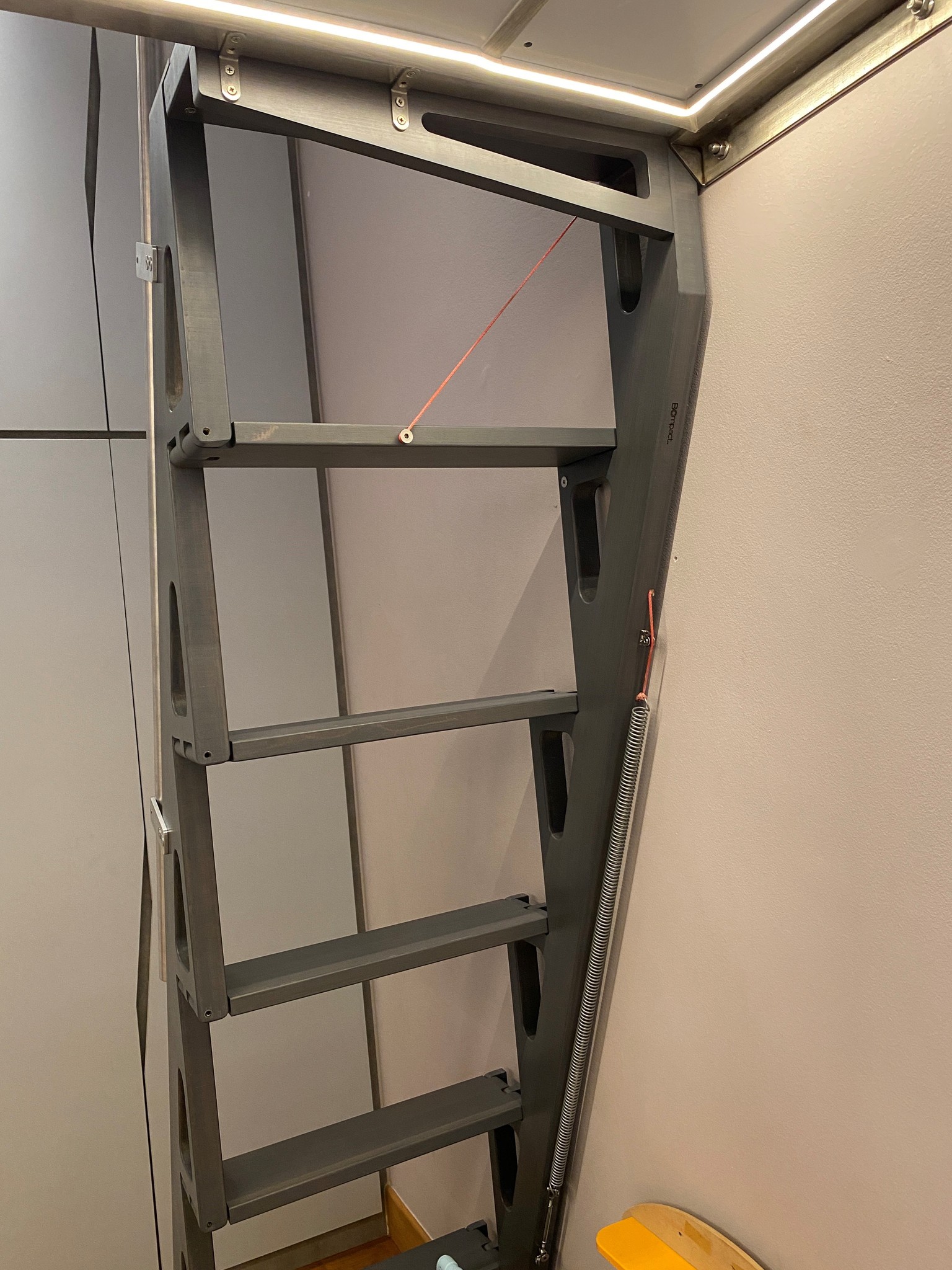 Bcompact - Folding Staircase and Ladder