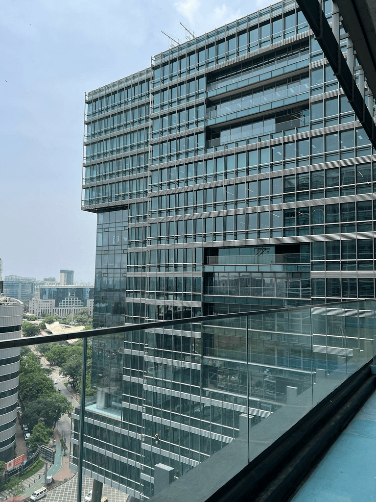 Raheja Altimus - Room And Roof