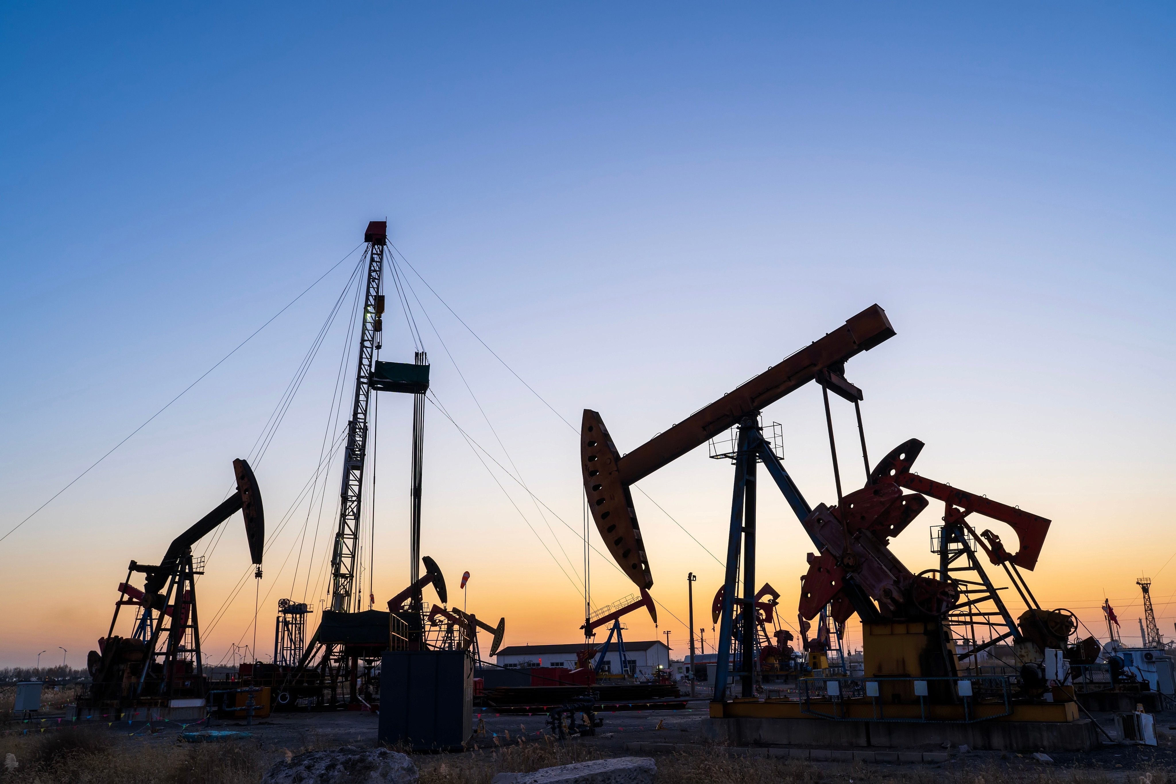 Oil and Gas Drilling Rigs: Types and How They Work