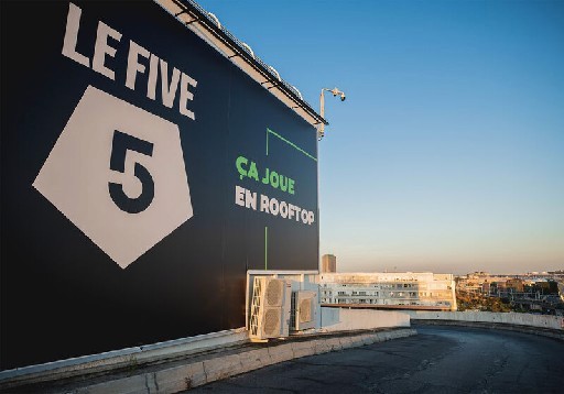 Jouer au foot • LE FIVE Paris 18 • Paris, France