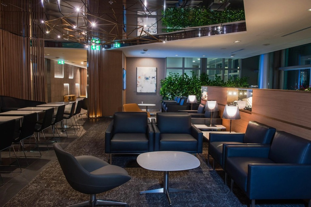 A Guide to Air Canada Maple Leaf Lounges: Which Are the Best and How ...