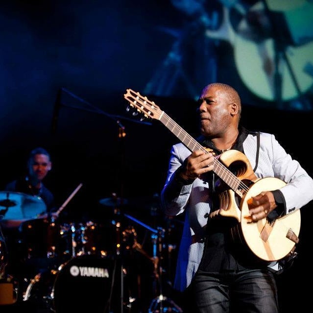 Mervyn Davis Guitars