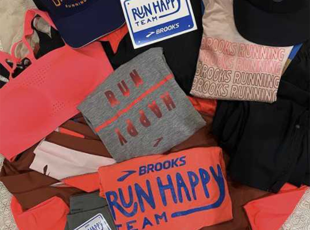 25 Onboarding Kit Ideas for New Hires from Top Companies and Brands