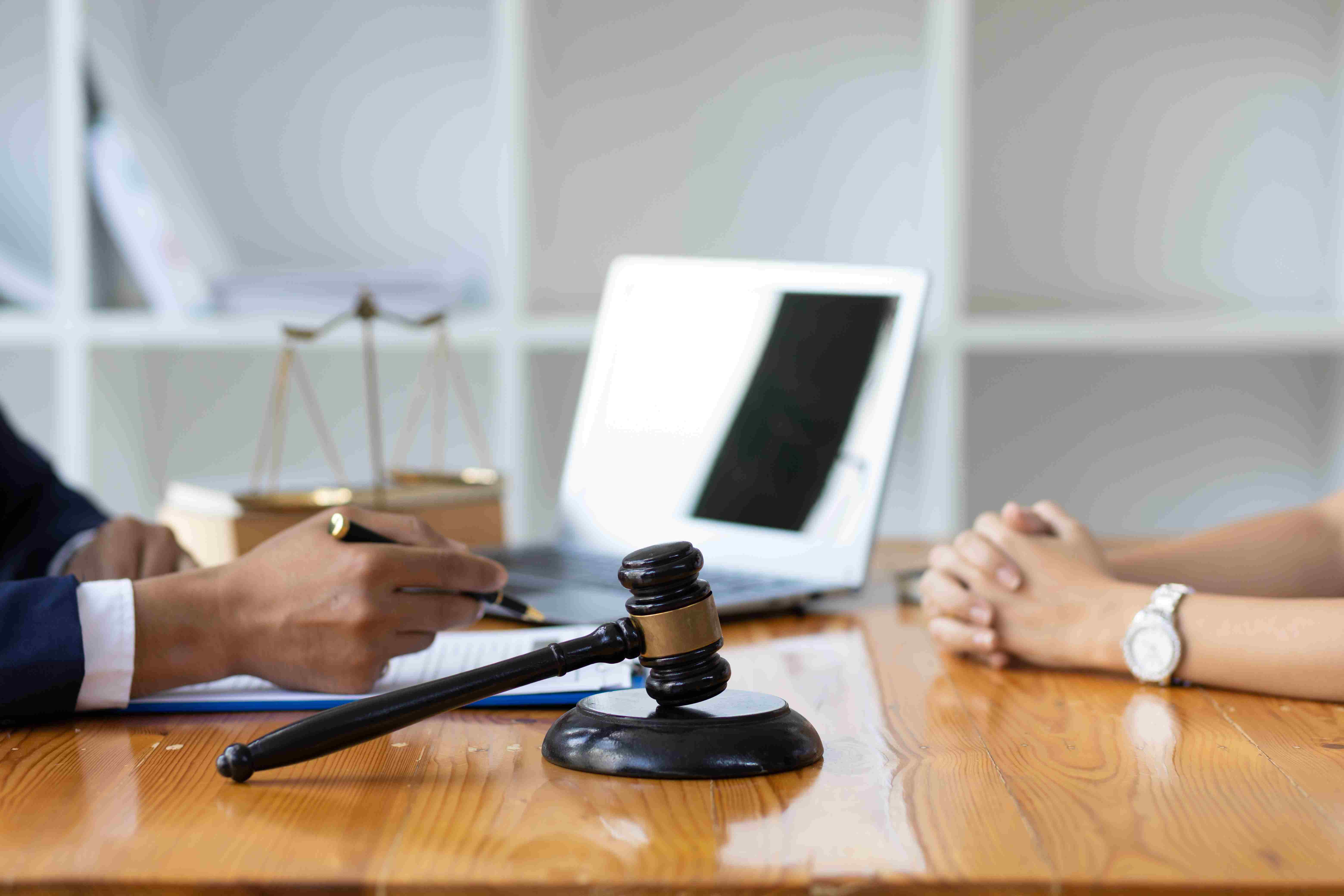 Assignation en justice : définition et rôle dans la procédure