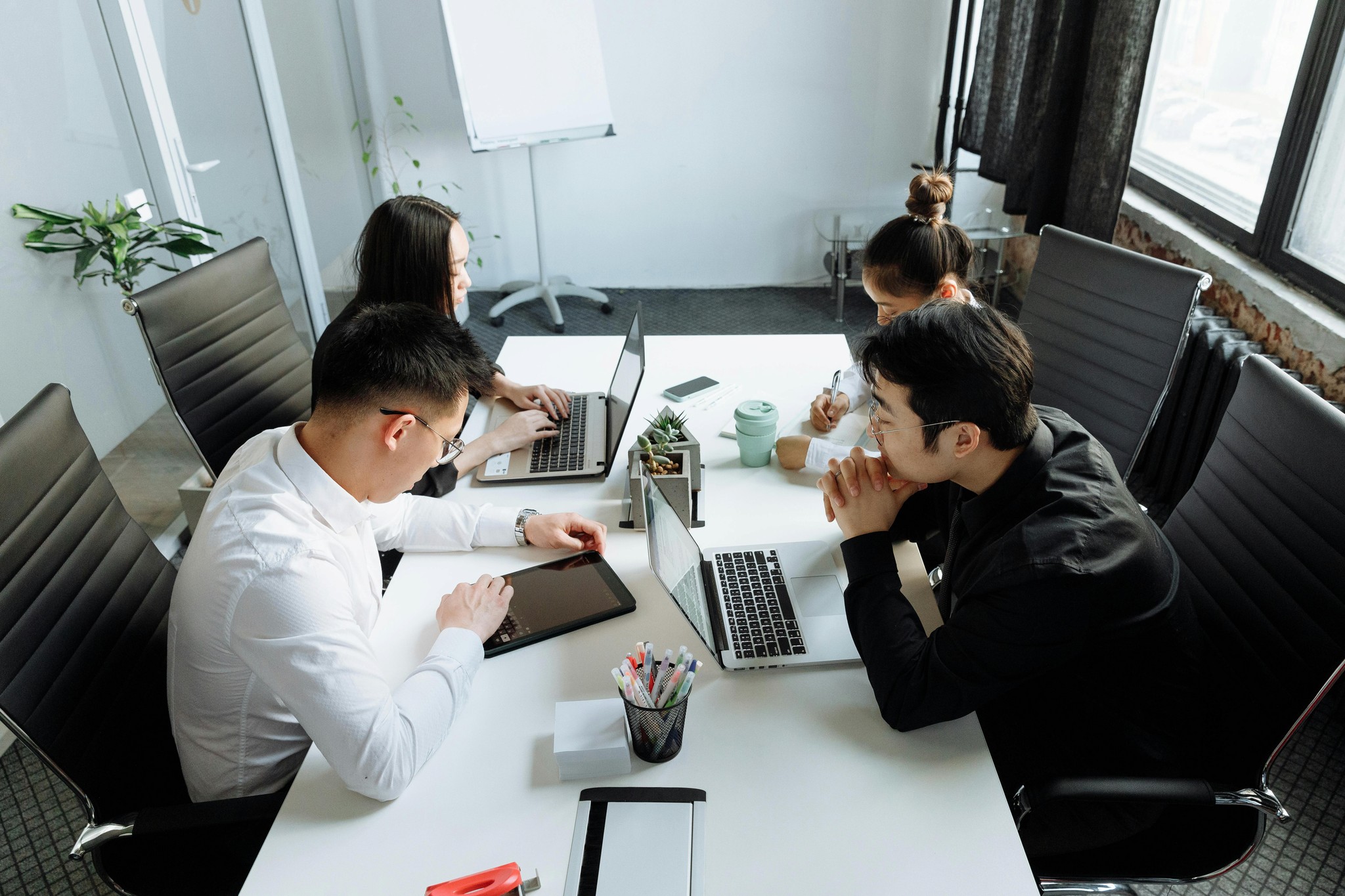 Understanding Multi-Channel Supply Chains: Examples & Tips | Growleady